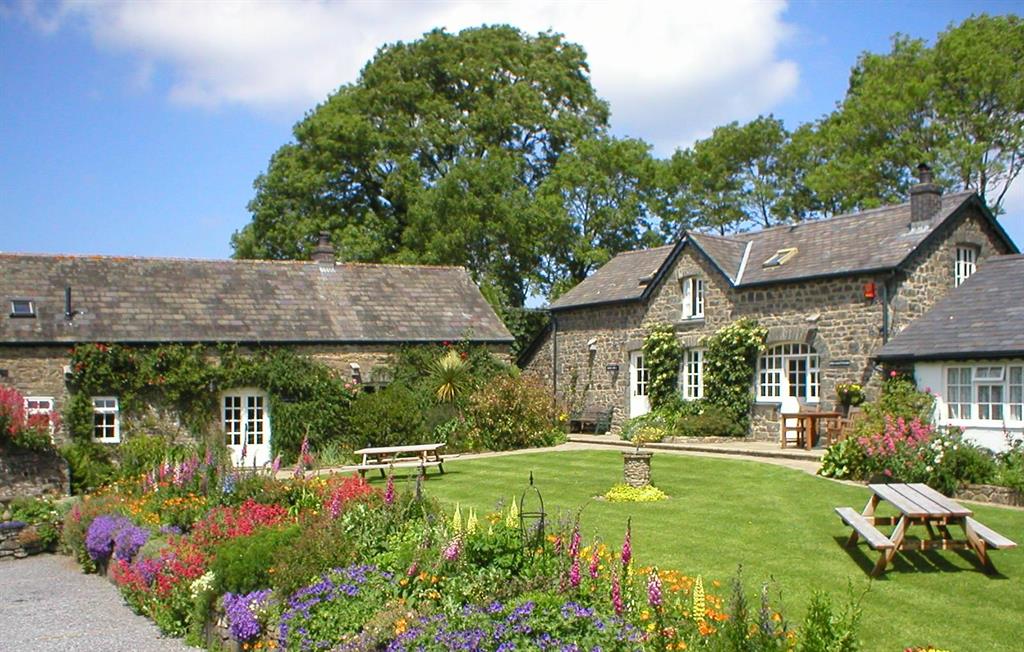 Cottages | Neuadd-Farm-Cottages | Half-Pint